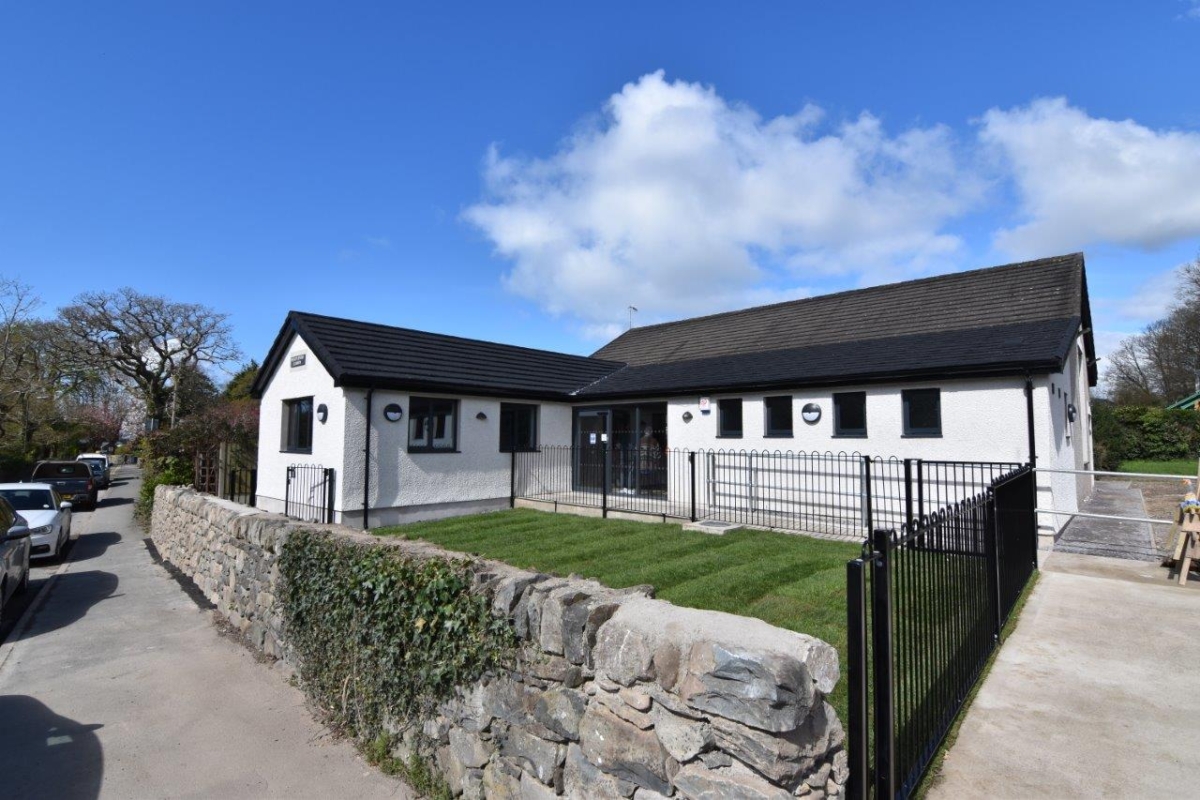 Neuadd Y Pentref – Llanbedr.com